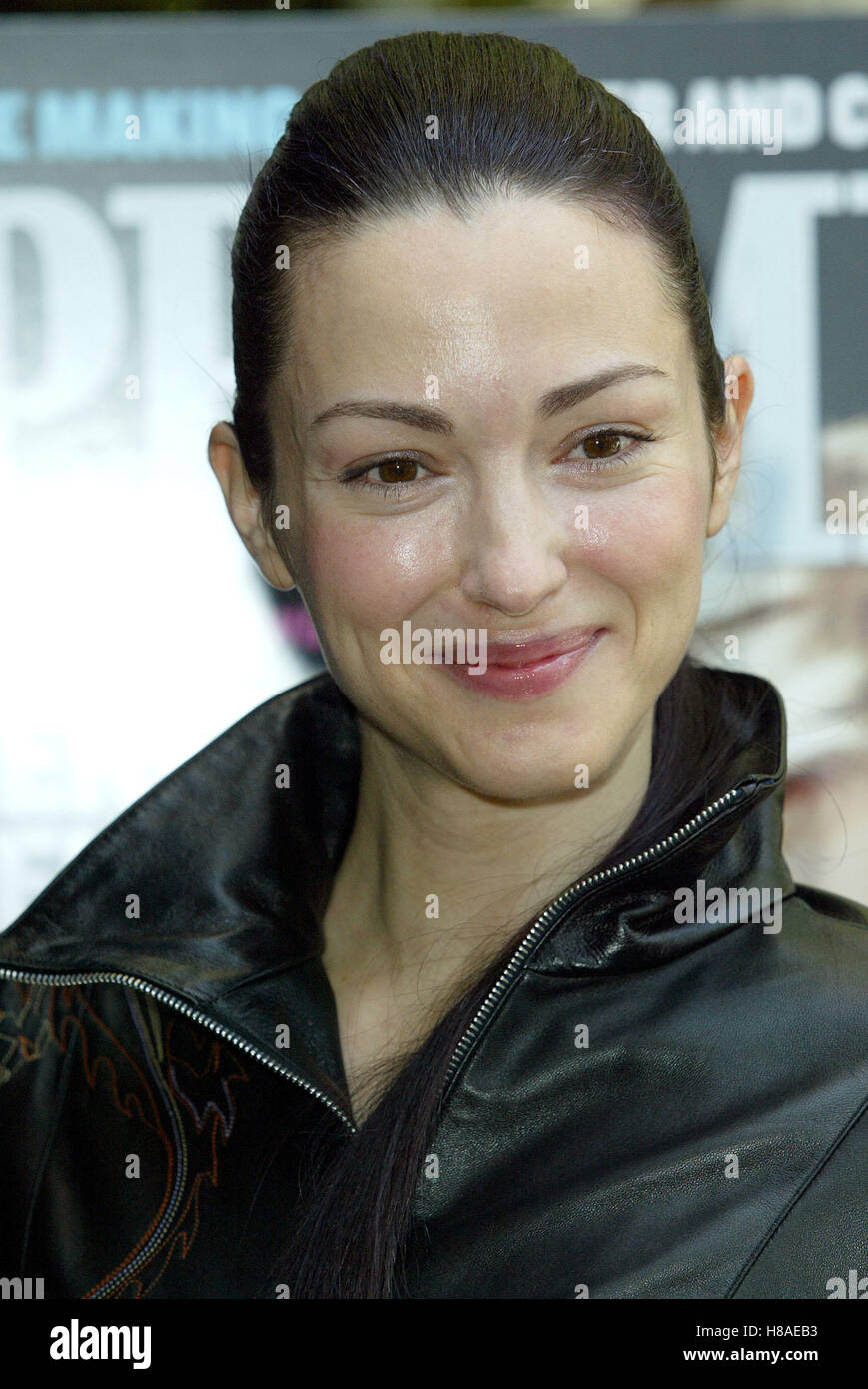 Women in entertainment 2003 hi-res stock photography and images - Alamy