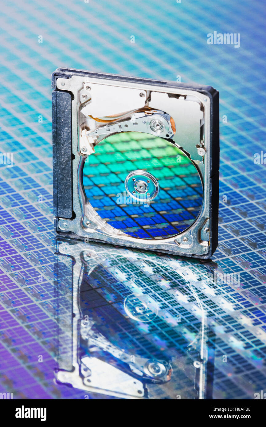 Macro silicon wafer hi-res stock photography and images - Alamy