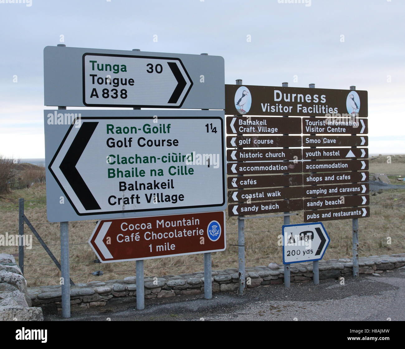 Gaelic signs in scotland hi-res stock photography and images - Alamy