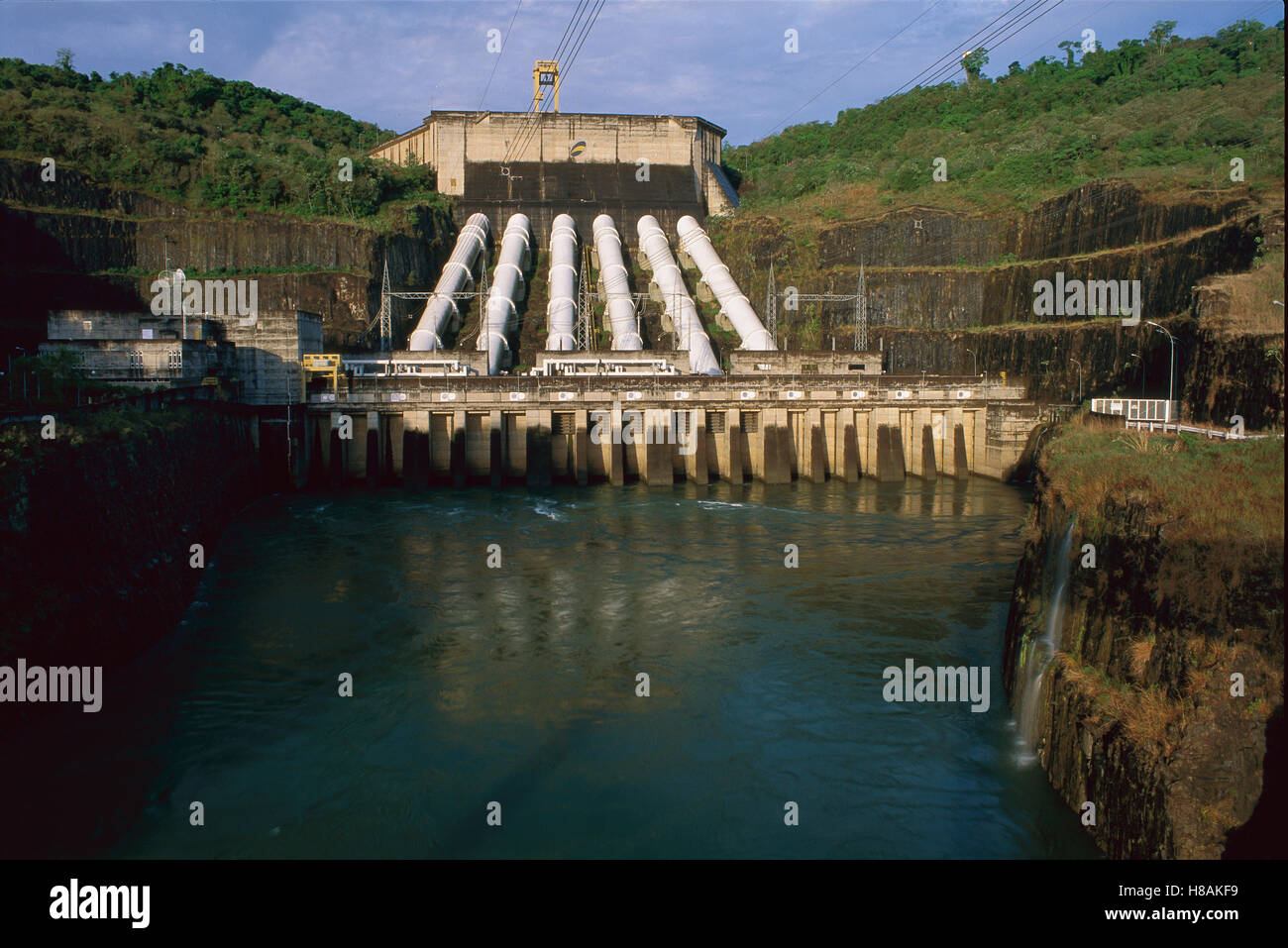 Machadinho Dam, small hydroelectic plant in Parana River, Brazil Stock ...