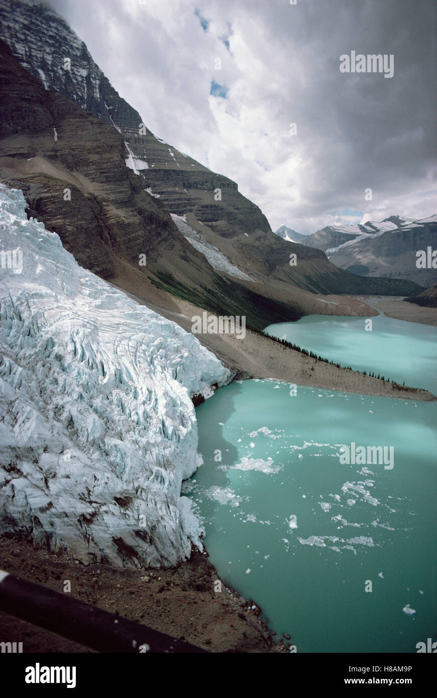 Mount Robson and Berg Lake, Mount Robson Provincial Park, near Jasper ...
