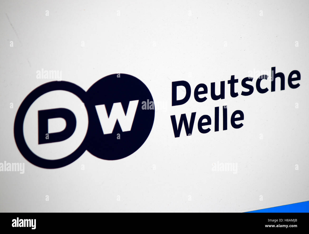das Logo der Marke "DW Deutsche Welle", Berlin Stock Photo - Alamy