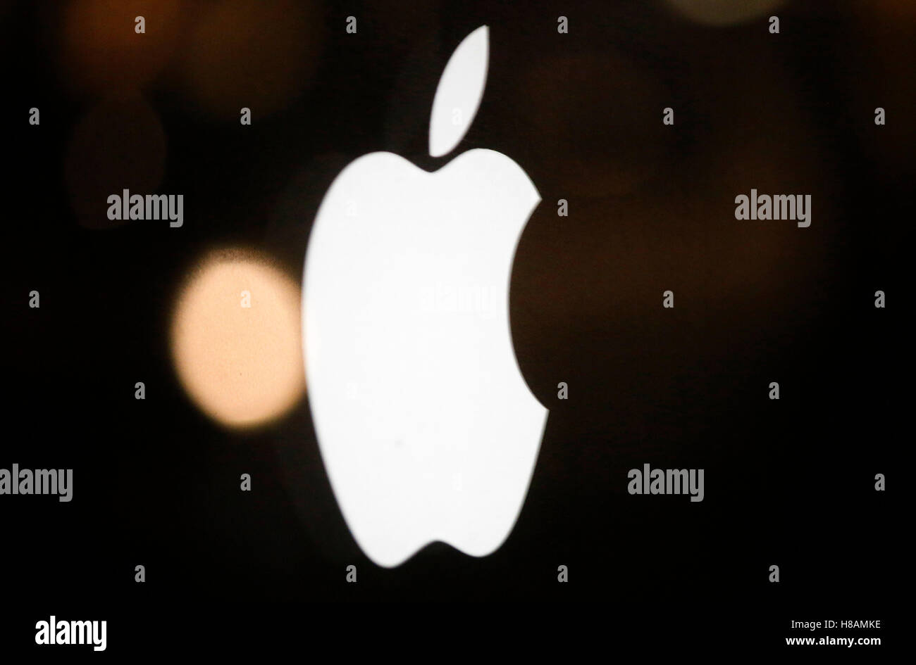 das Logo der Marke "Apple", Berlin Stock Photo - Alamy