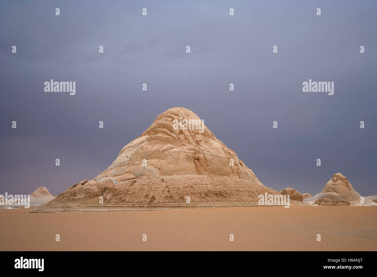 Pyramid-shaped limestone rock, White Desert National Park, Egypt Stock ...