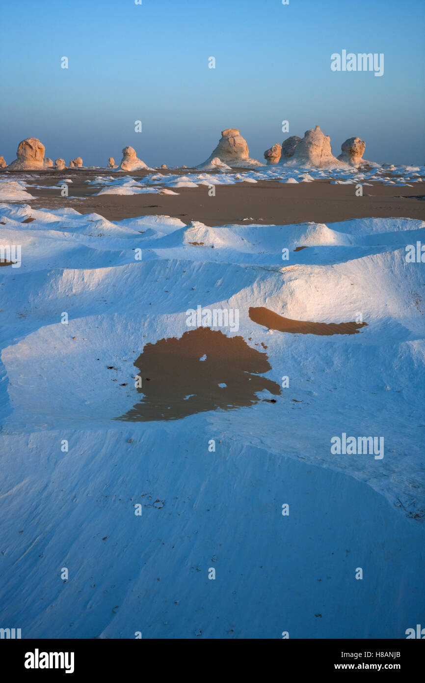 Limestone rock formations, White Desert National Park, Egypt Stock ...
