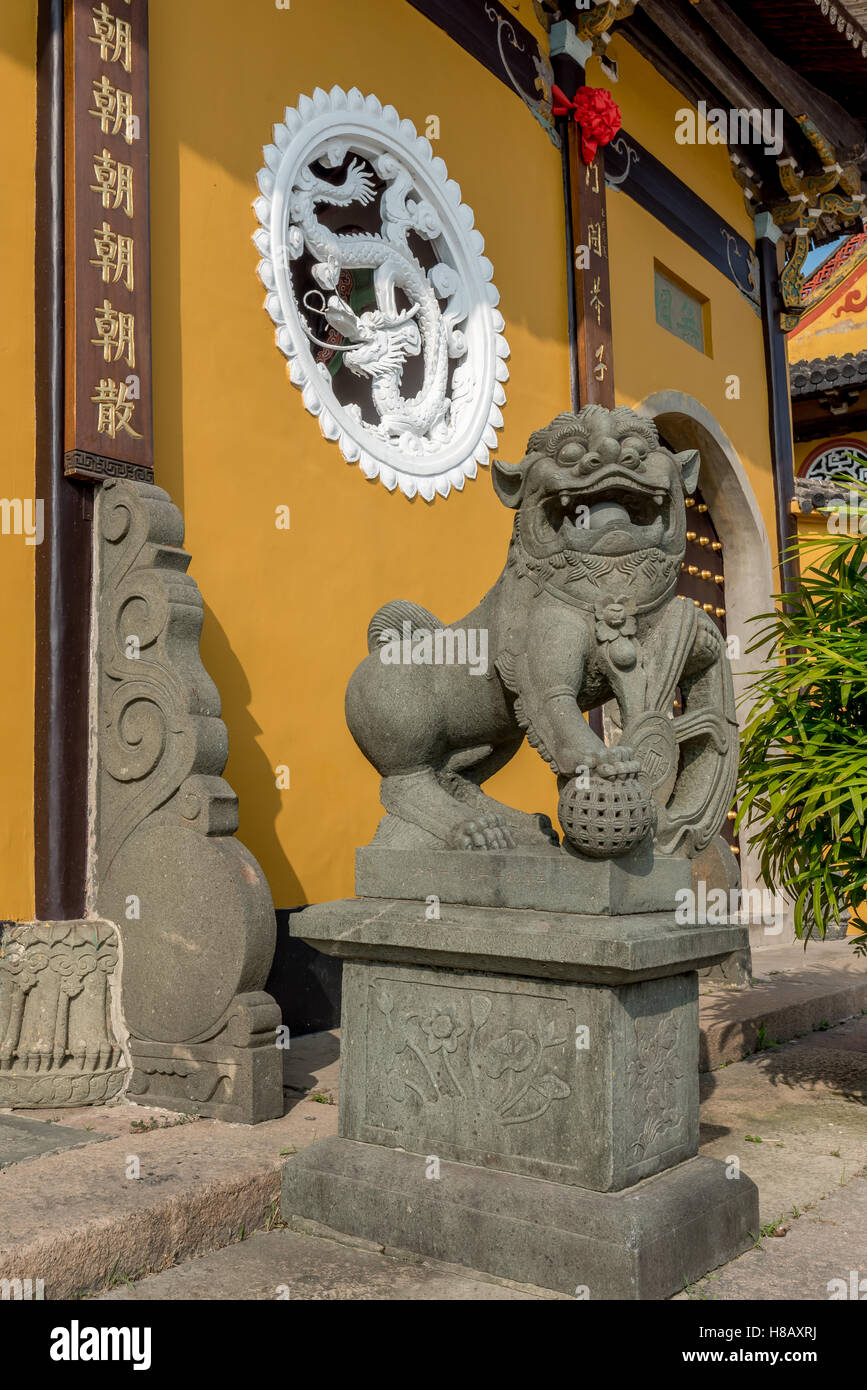 Traditional chinese temple vertical hi-res stock photography and images ...