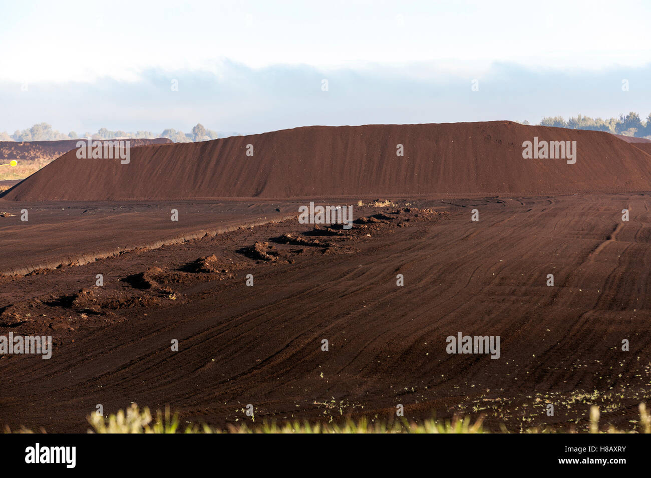 extraction of peat Stock Photo - Alamy
