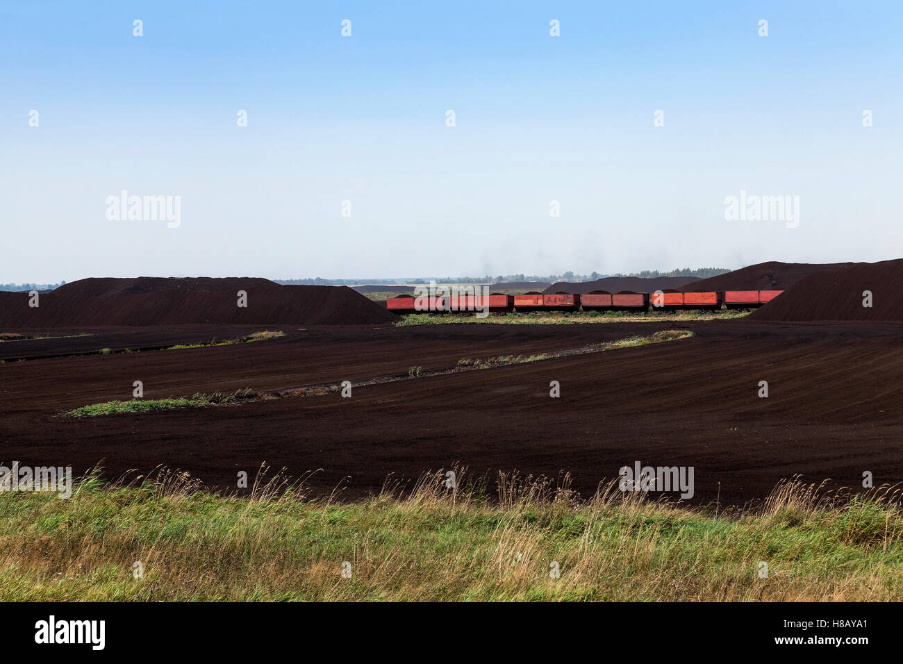 extraction of peat Stock Photo - Alamy
