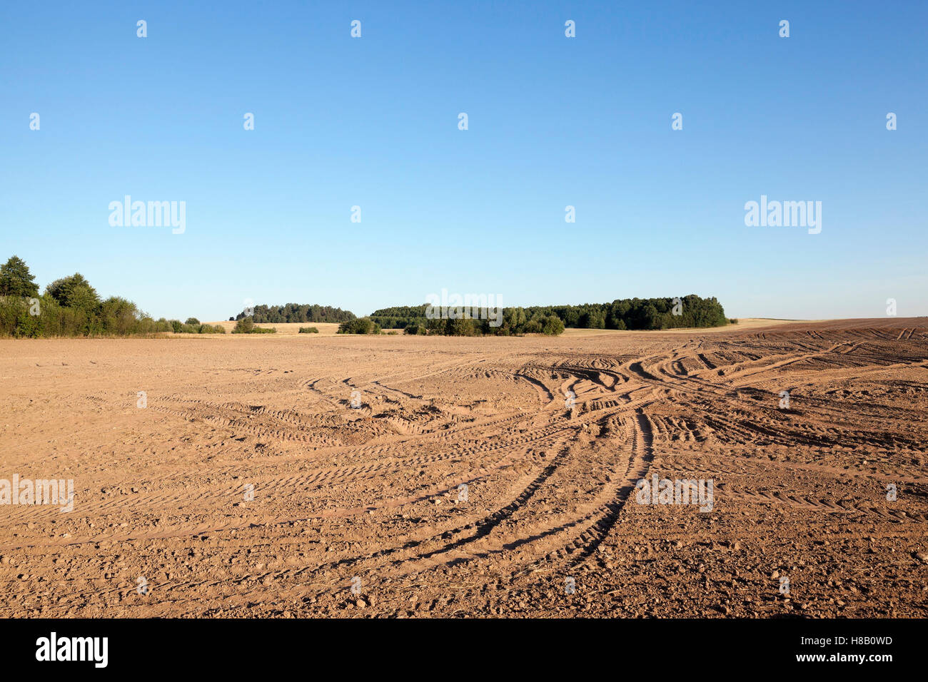 Field turning high hill hi-res stock photography and images - Alamy