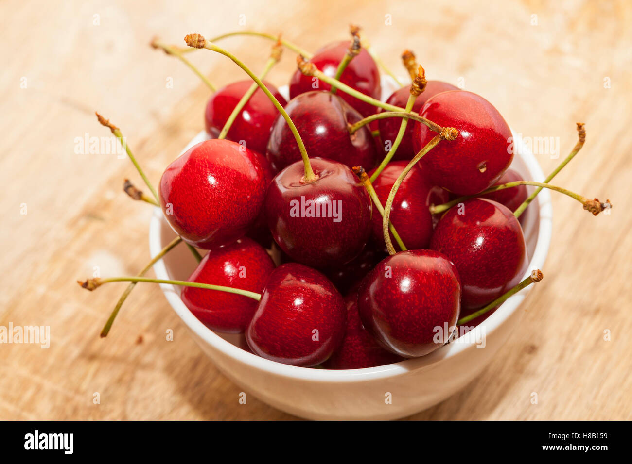 Maroon dessert hi-res stock photography and images - Alamy