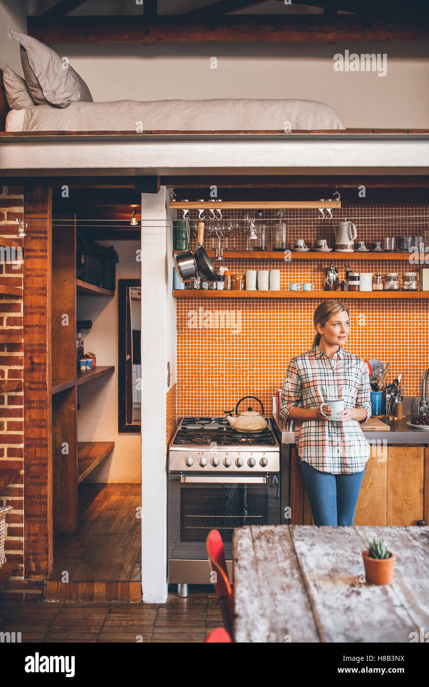 Woman leaning against a counter hi-res stock photography and images - Alamy