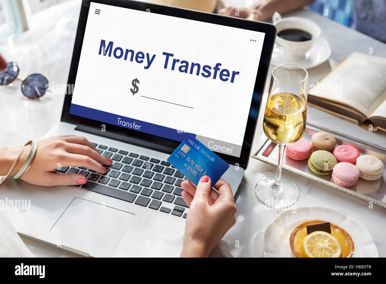 Online bank transfer hi-res stock photography and images - Alamy