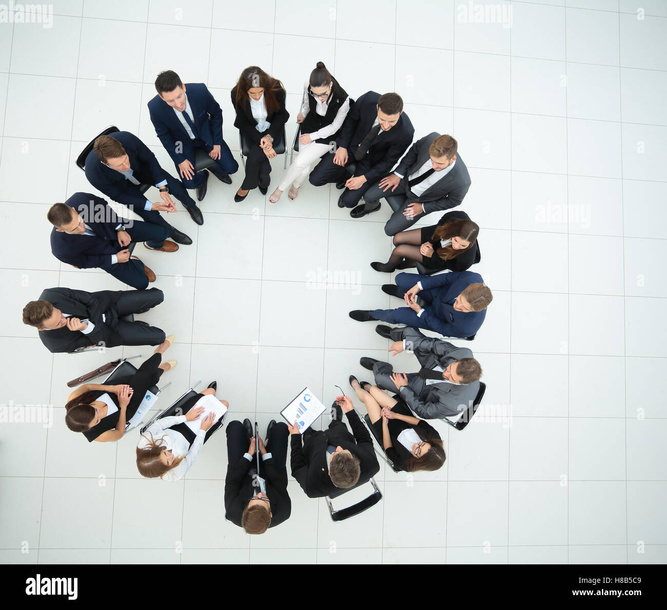 Round table meeting hi-res stock photography and images - Alamy
