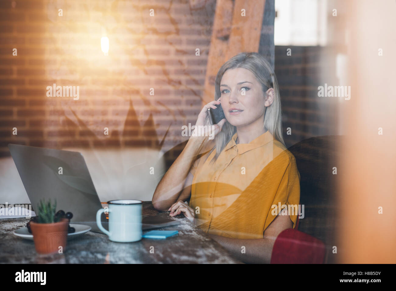She lives a connected lifestyle Stock Photo - Alamy