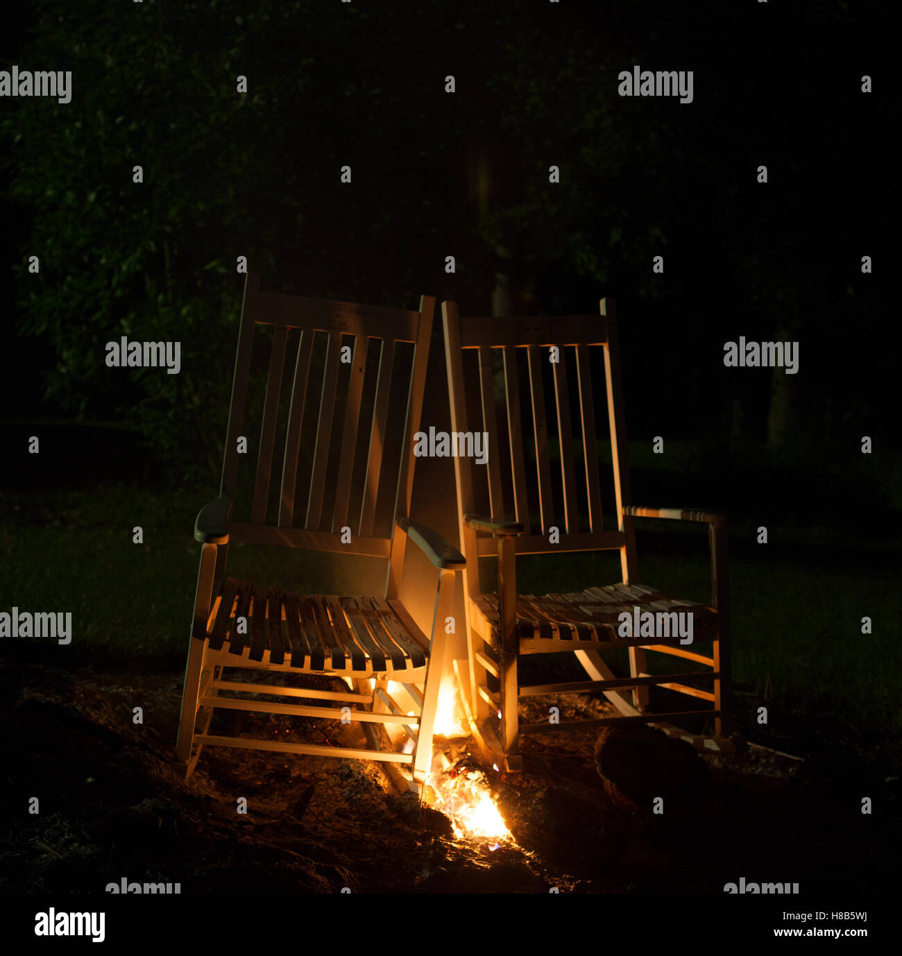 Two rocking chairs hi-res stock photography and images - Alamy