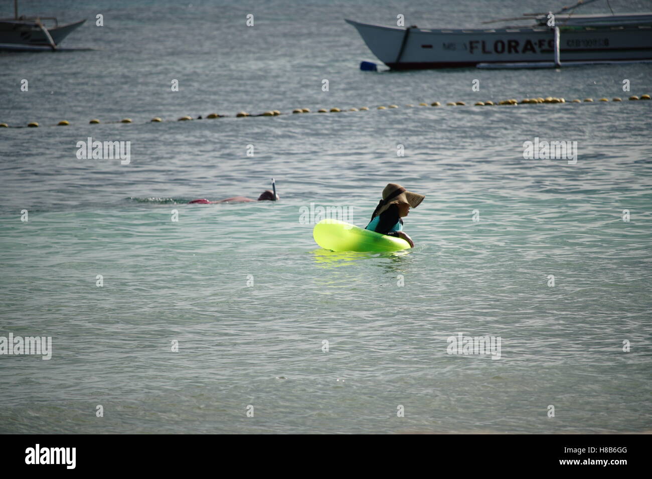 kid playing in ocean Stock Photo - Alamy
