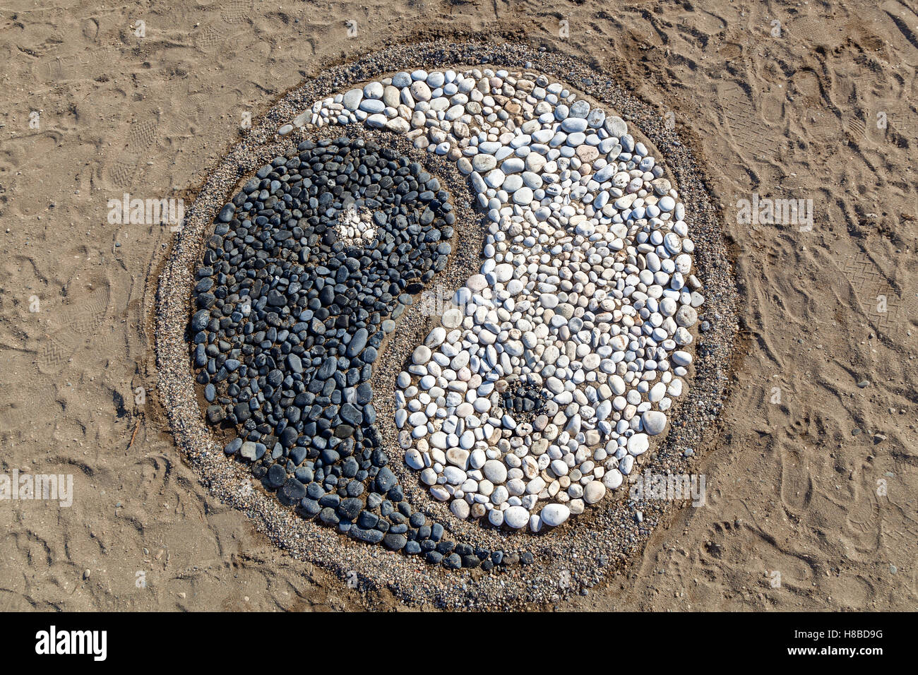 Yin and yang stones hi-res stock photography and images - Alamy