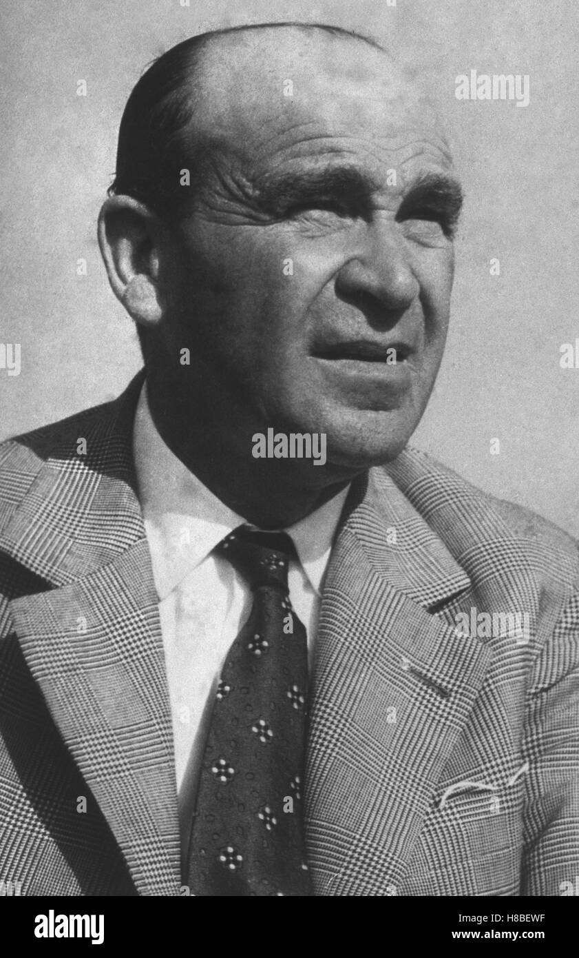 Bela Guttmann, Hungarian-born coach of Benfica, in London for the ...