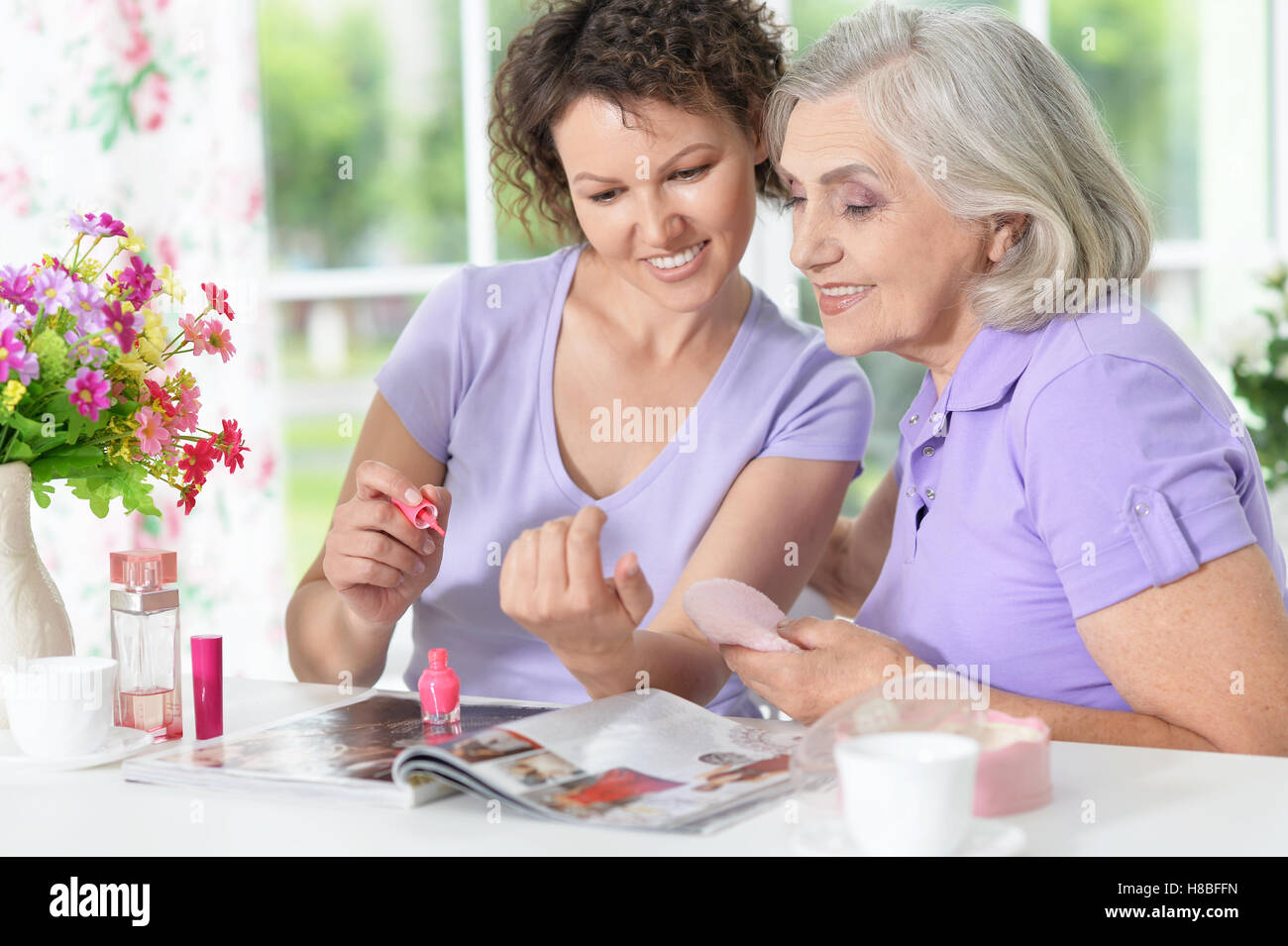 Senior woman daughter magazine hi-res stock photography and images - Alamy