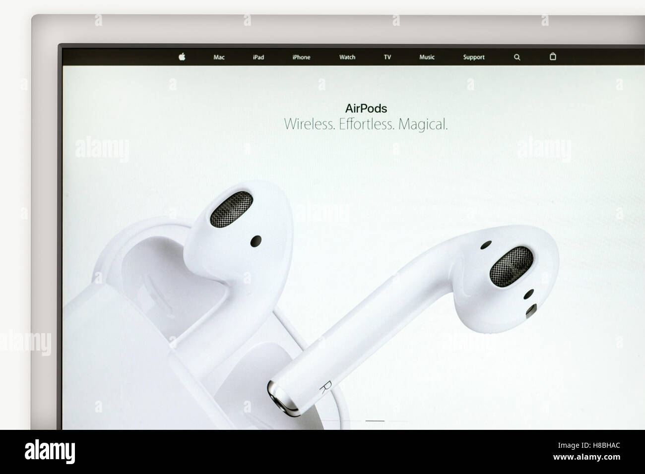 Apple airpods hi-res stock photography and images - Alamy