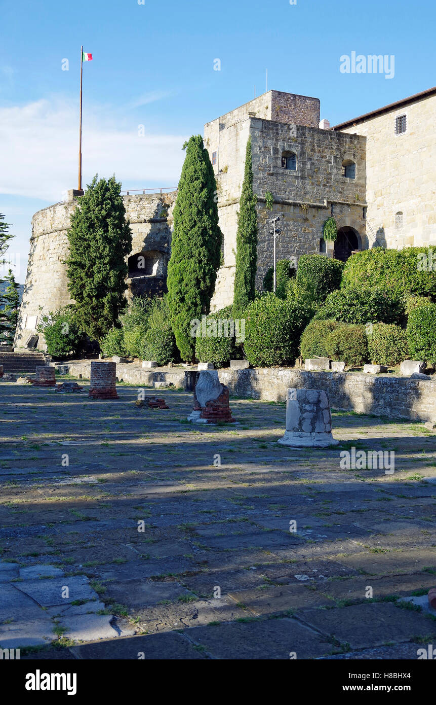 Forense roman basilica hi-res stock photography and images - Alamy