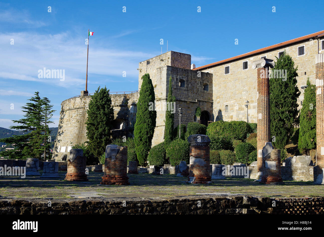 Forense roman basilica hi-res stock photography and images - Alamy