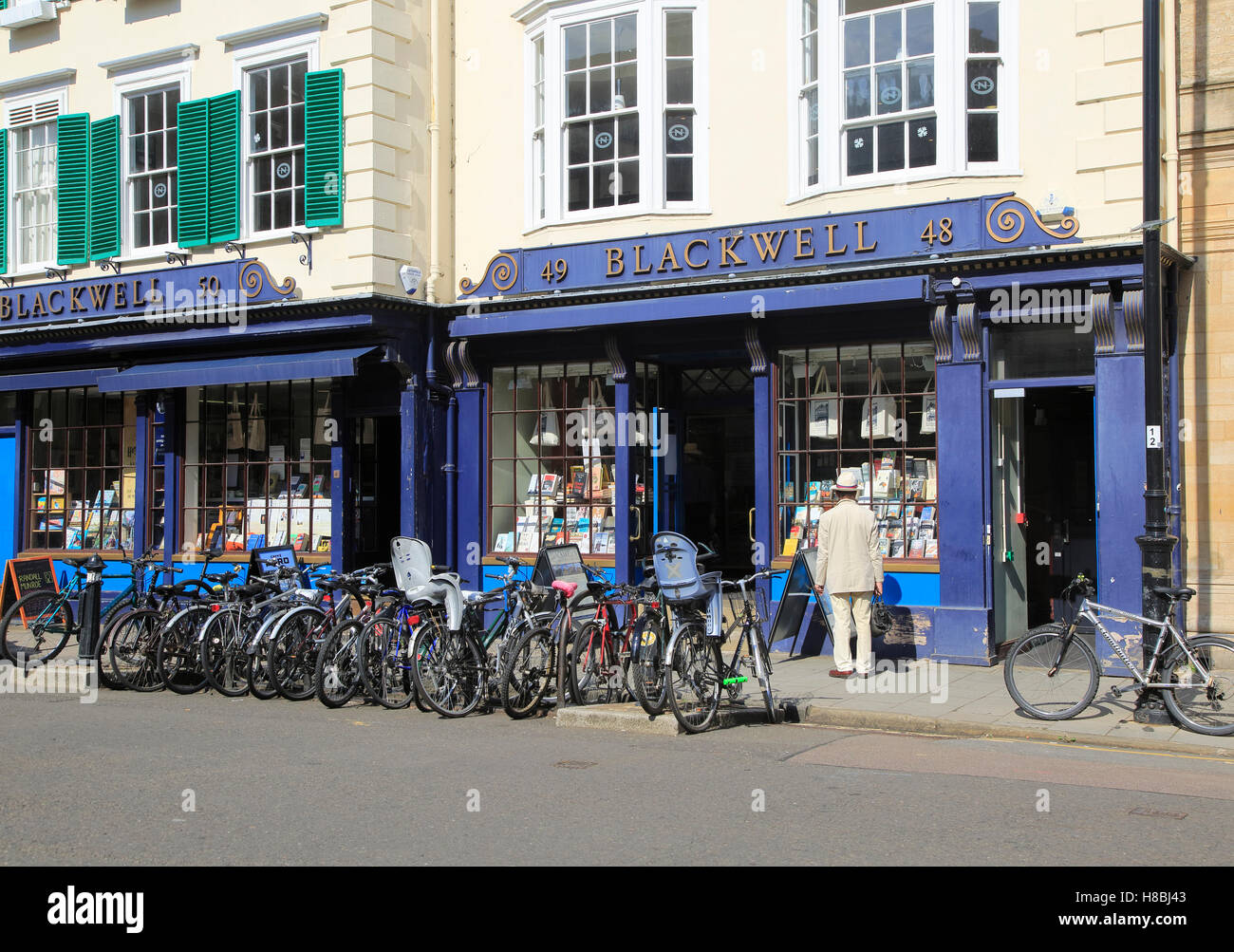 Blackwell bookshop broad street oxford hi-res stock photography and ...