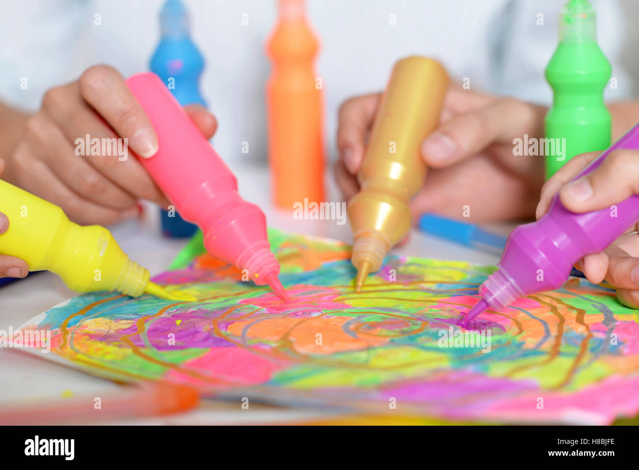 Kids workshop painting hi-res stock photography and images - Alamy