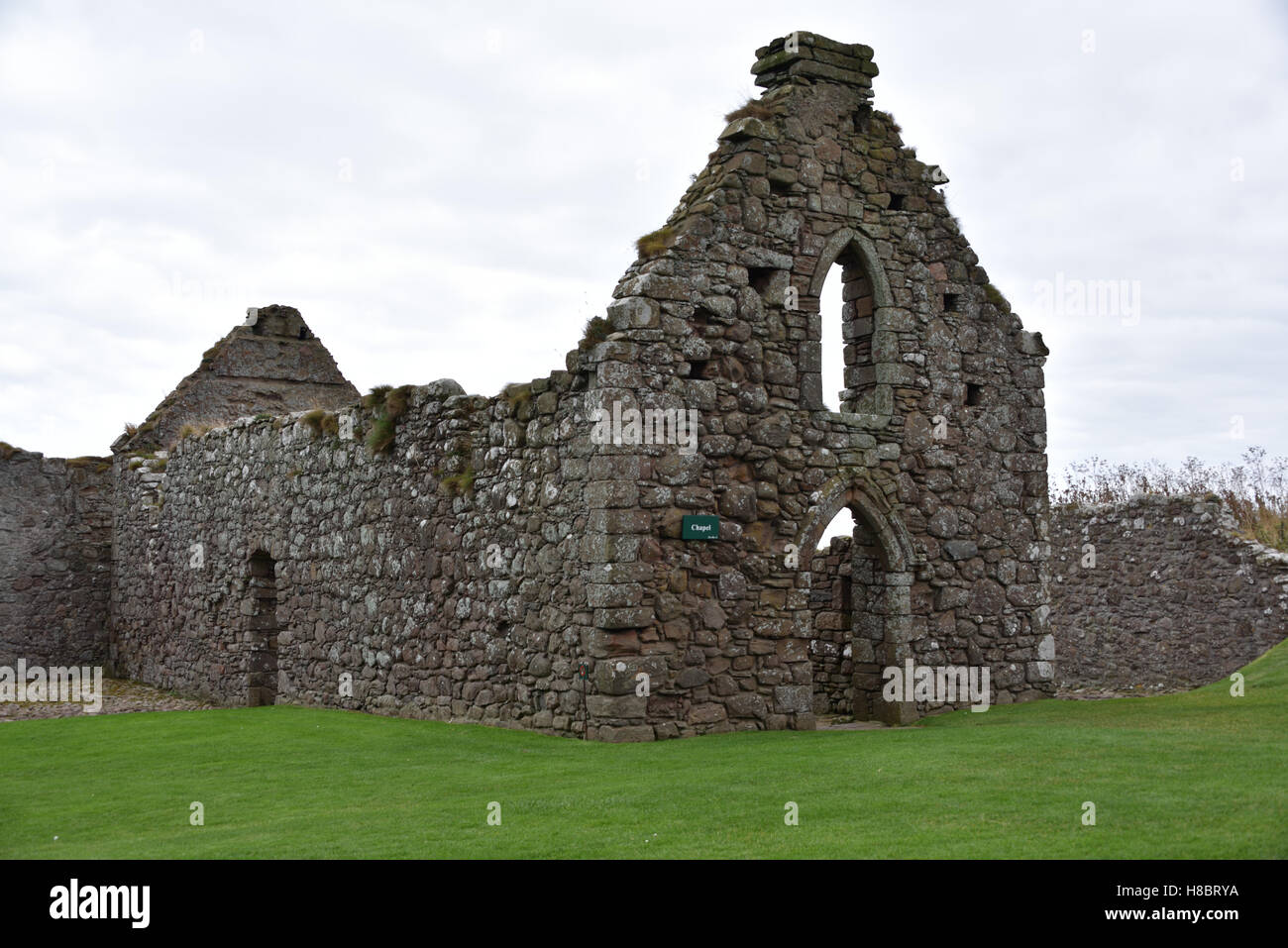 Dunnottar castle scotland cliffs ruins hi-res stock photography and ...