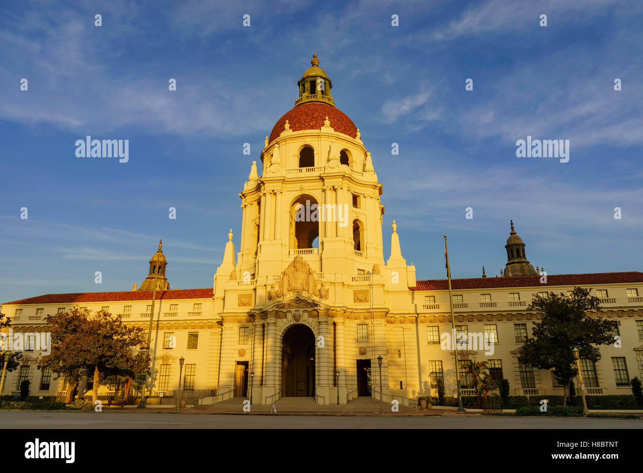 The beautiful sunset scene of Pasadena City Hall near Los Angeles ...