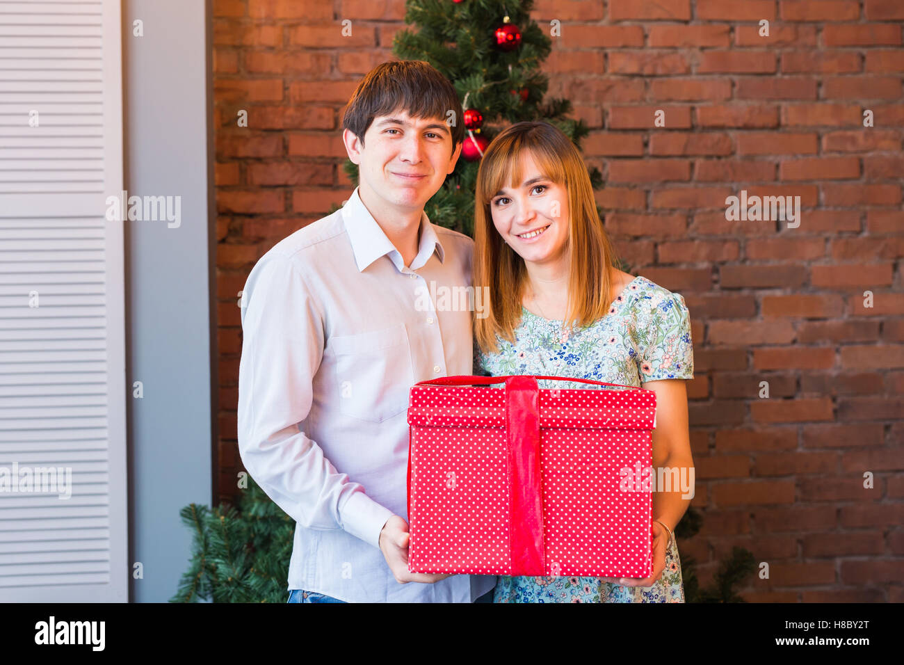 romantic couple with gift box Stock Photo - Alamy