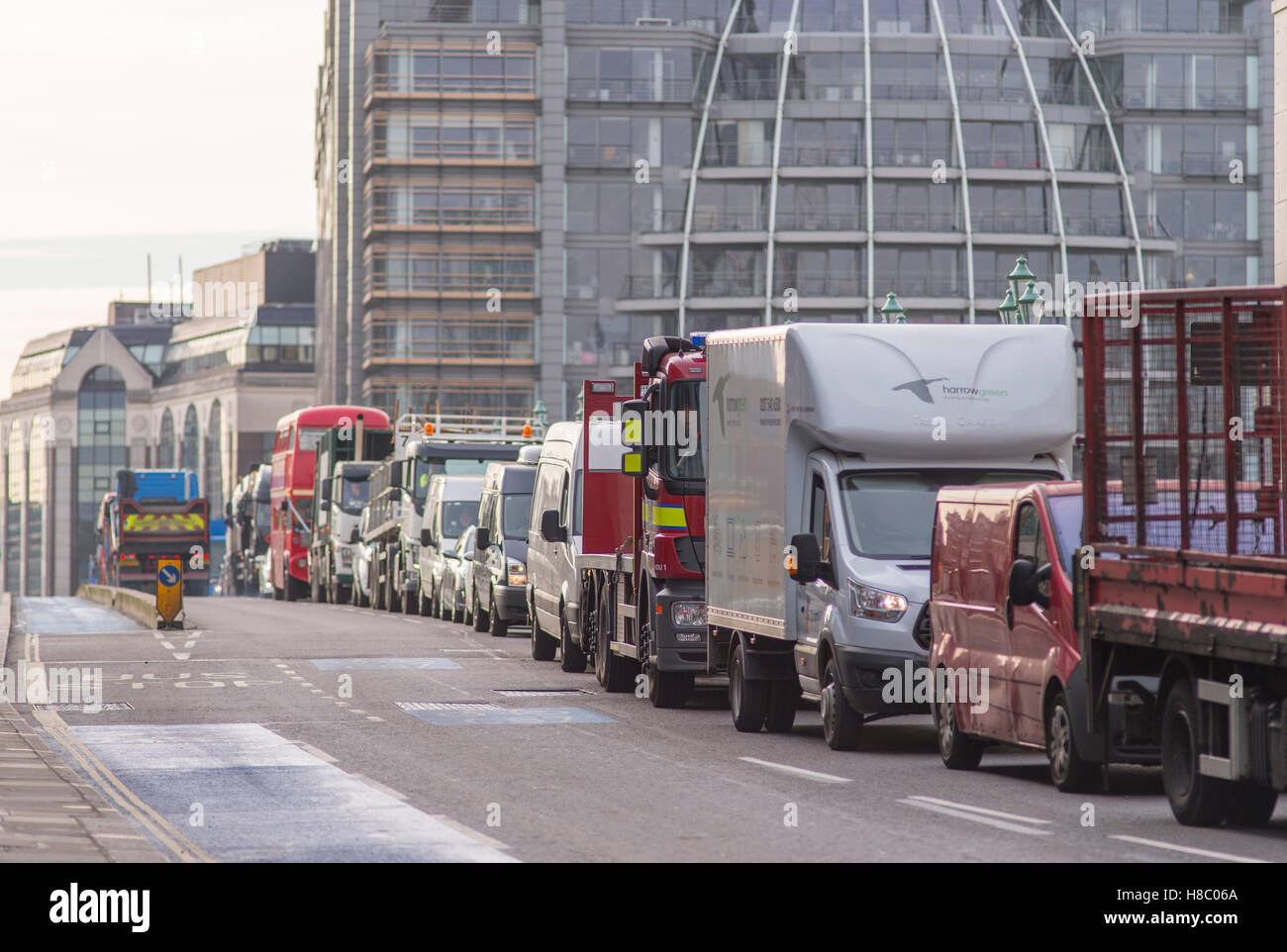 Traffic Queue Stock Photos & Traffic Queue Stock Images - Alamy