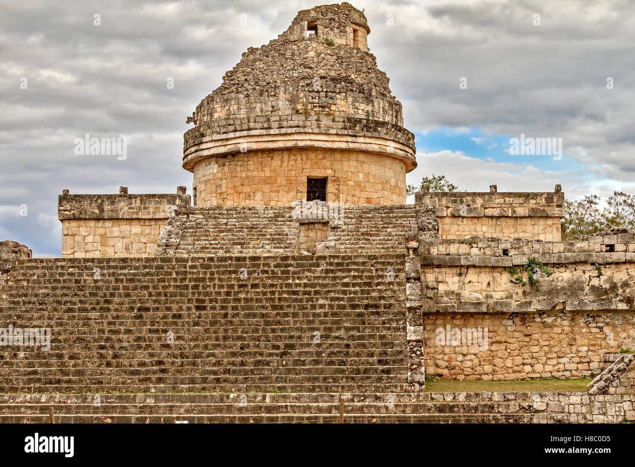 Mayan Observatory Chichen itza mexico Stock Photo - Alamy