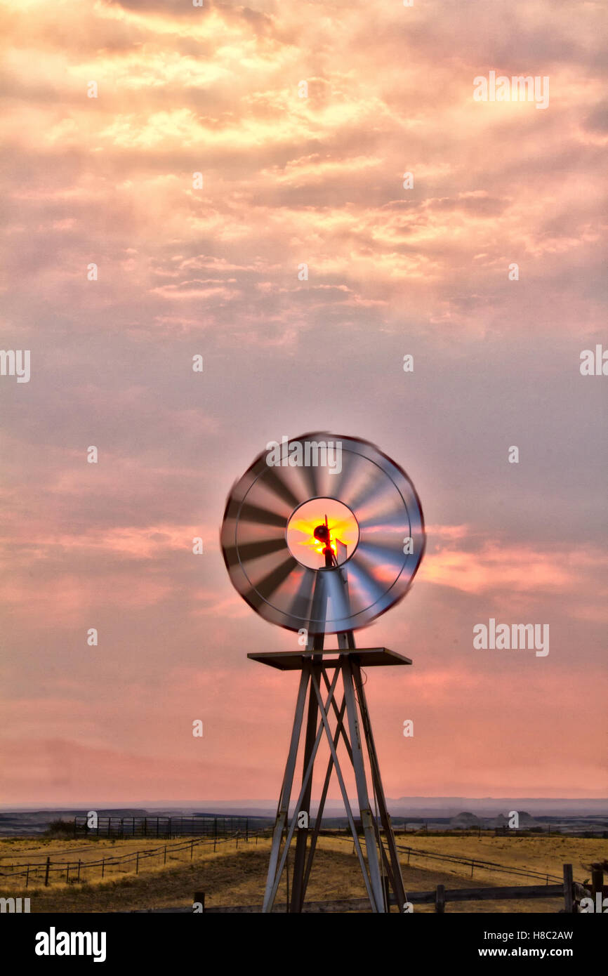 Windmill pump water well hi-res stock photography and images - Alamy