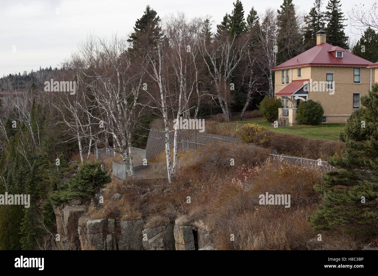 A building near a cliff at Split Rock Lighthouse in Two Harbors ...