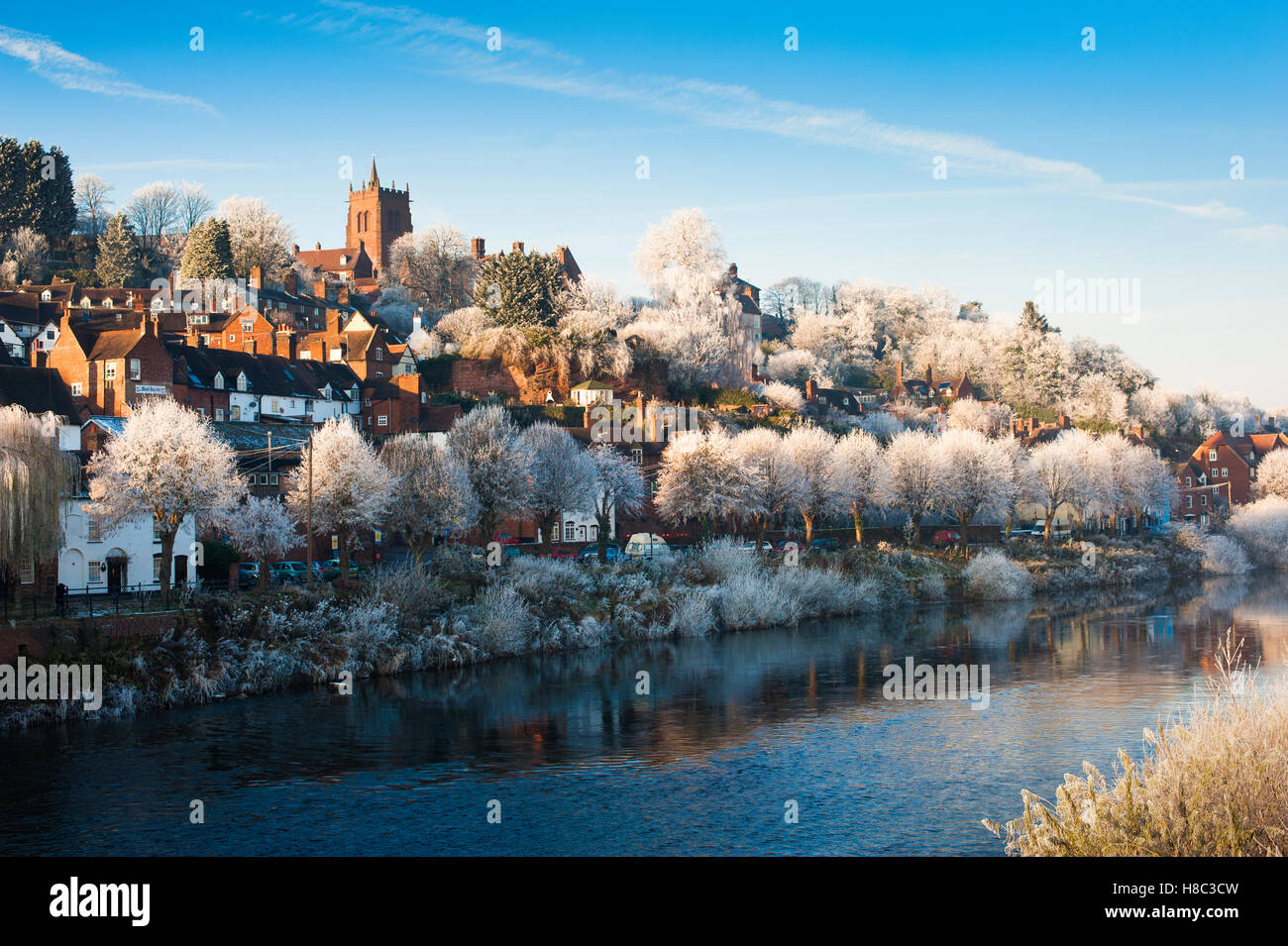 Riverside bridgnorth hi-res stock photography and images - Alamy