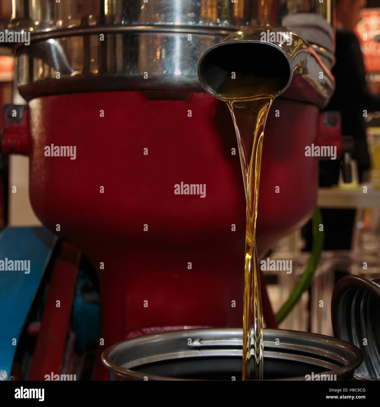 Oil pouring can hi-res stock photography and images - Alamy