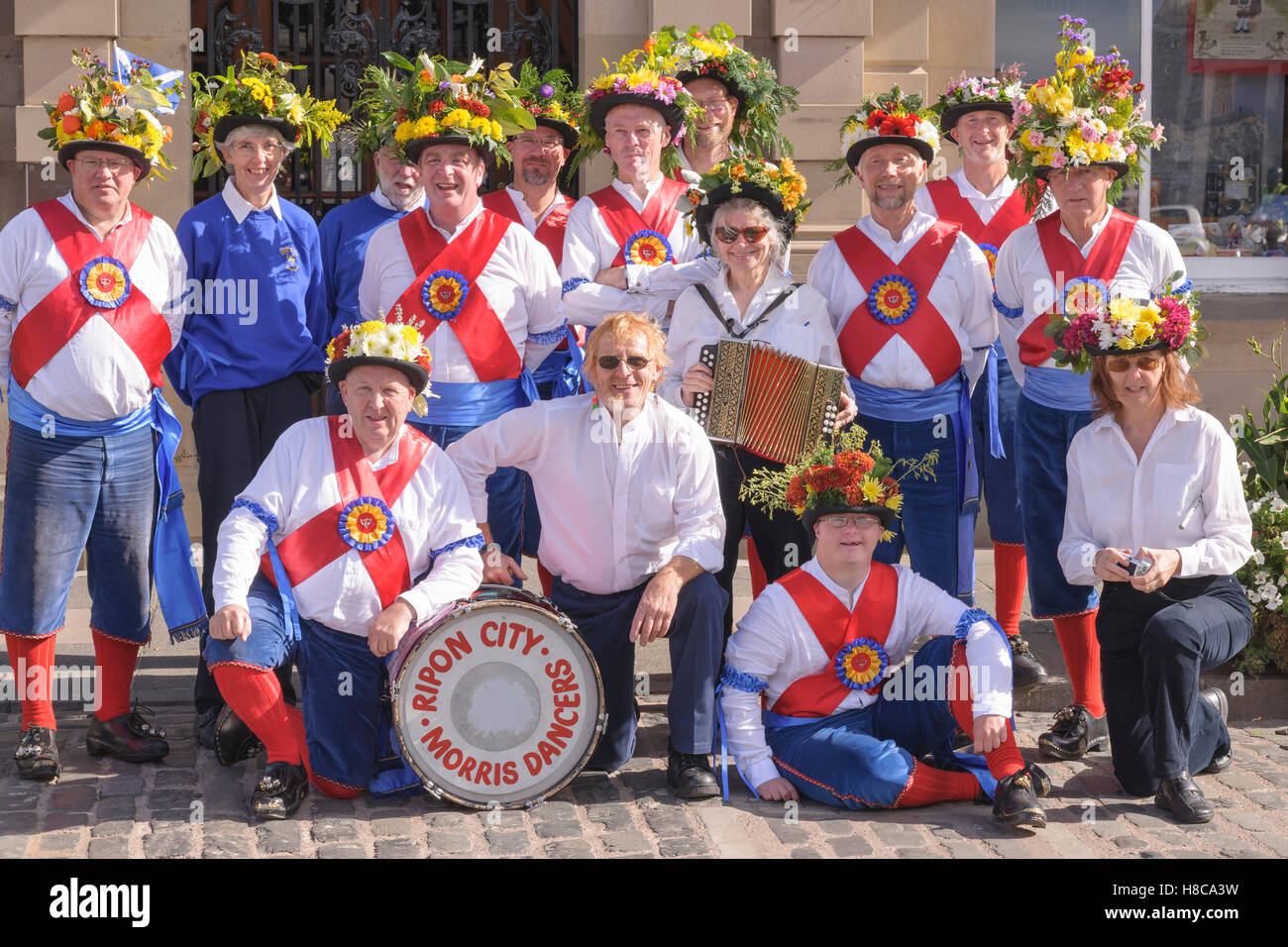 Morris dancers musicians hi-res stock photography and images - Alamy