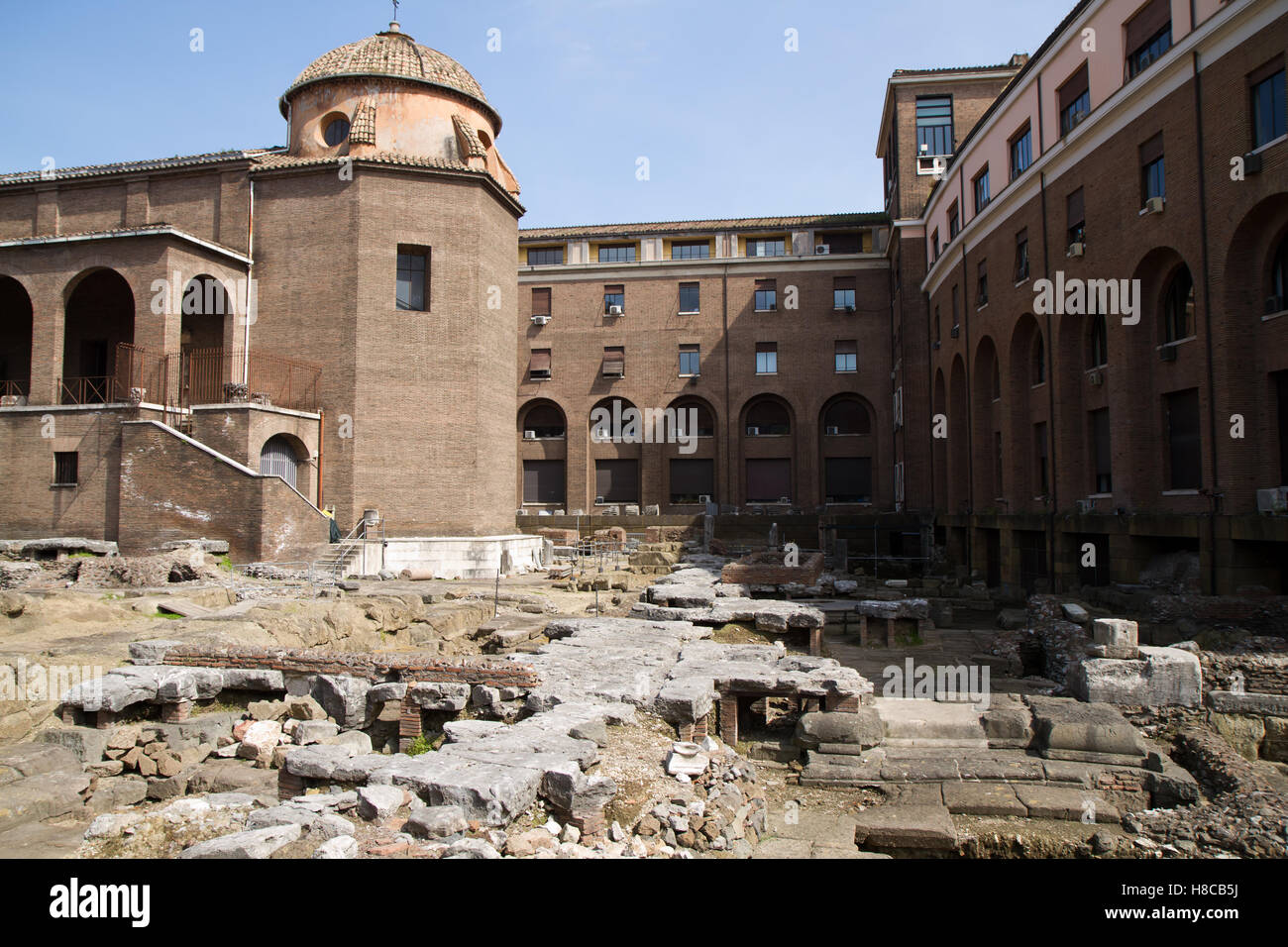 ancient roman building Stock Photo - Alamy