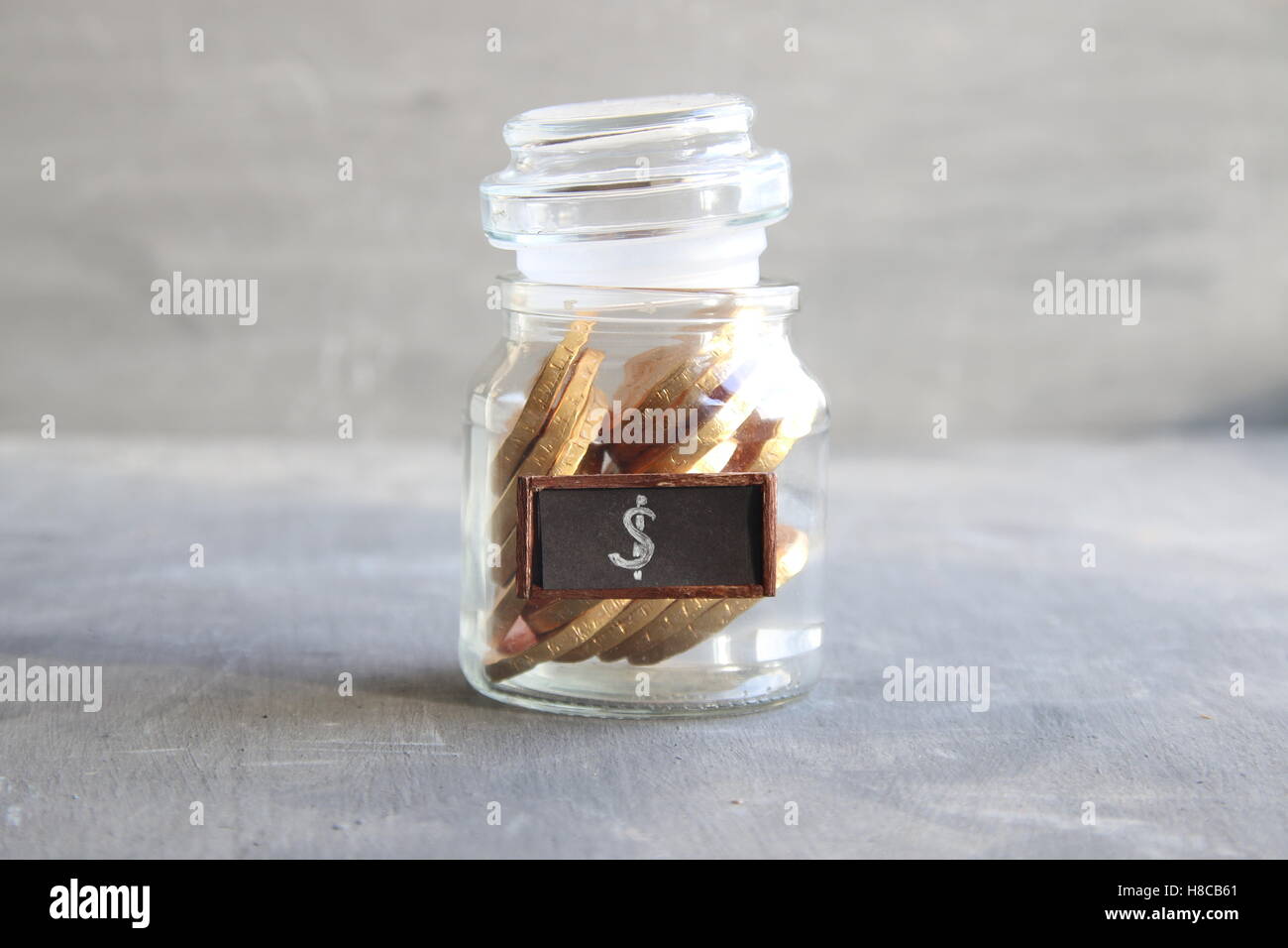 Saving money jar. Golden coins Stock Photo - Alamy