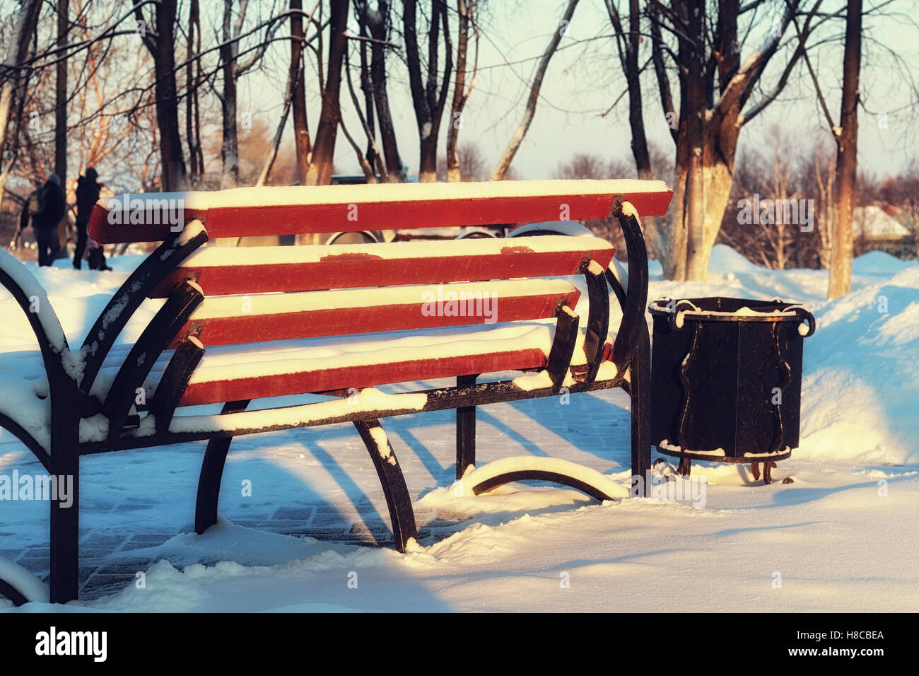 Winter Park bench Alley Stock Photo - Alamy