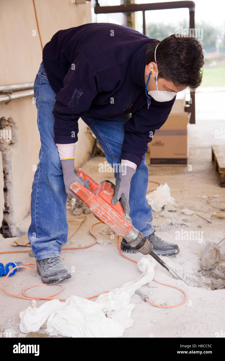 bricklayer at work in a building site Stock Photo - Alamy