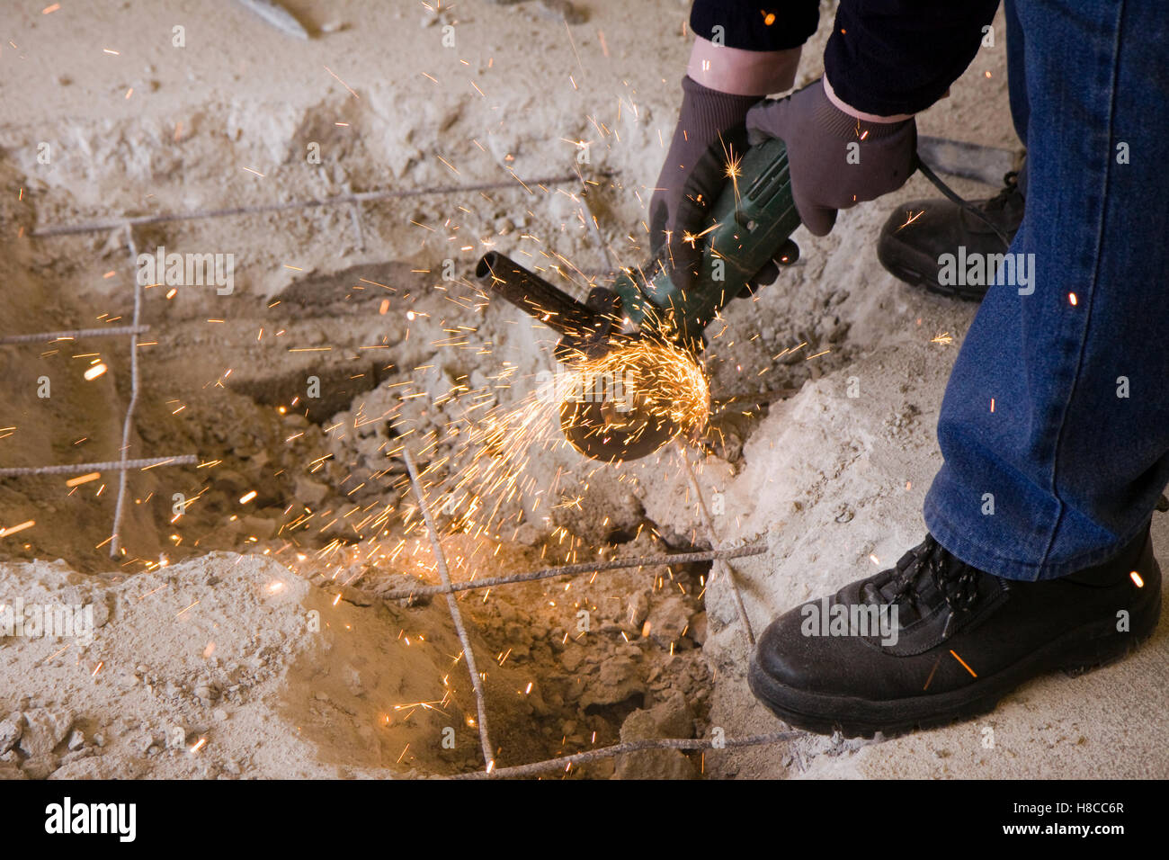 bricklayer at work in a building site Stock Photo - Alamy
