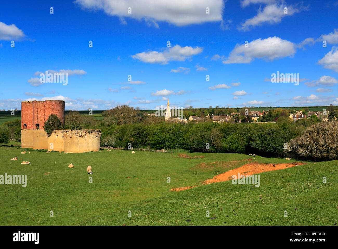 Summer view, Brick kilns above Wakerley village, Northamptonshire ...
