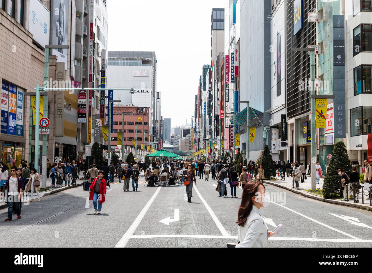 Japan, Tokyo, famous shopping street the Ginza, Chuo-Dori. Sunday ...