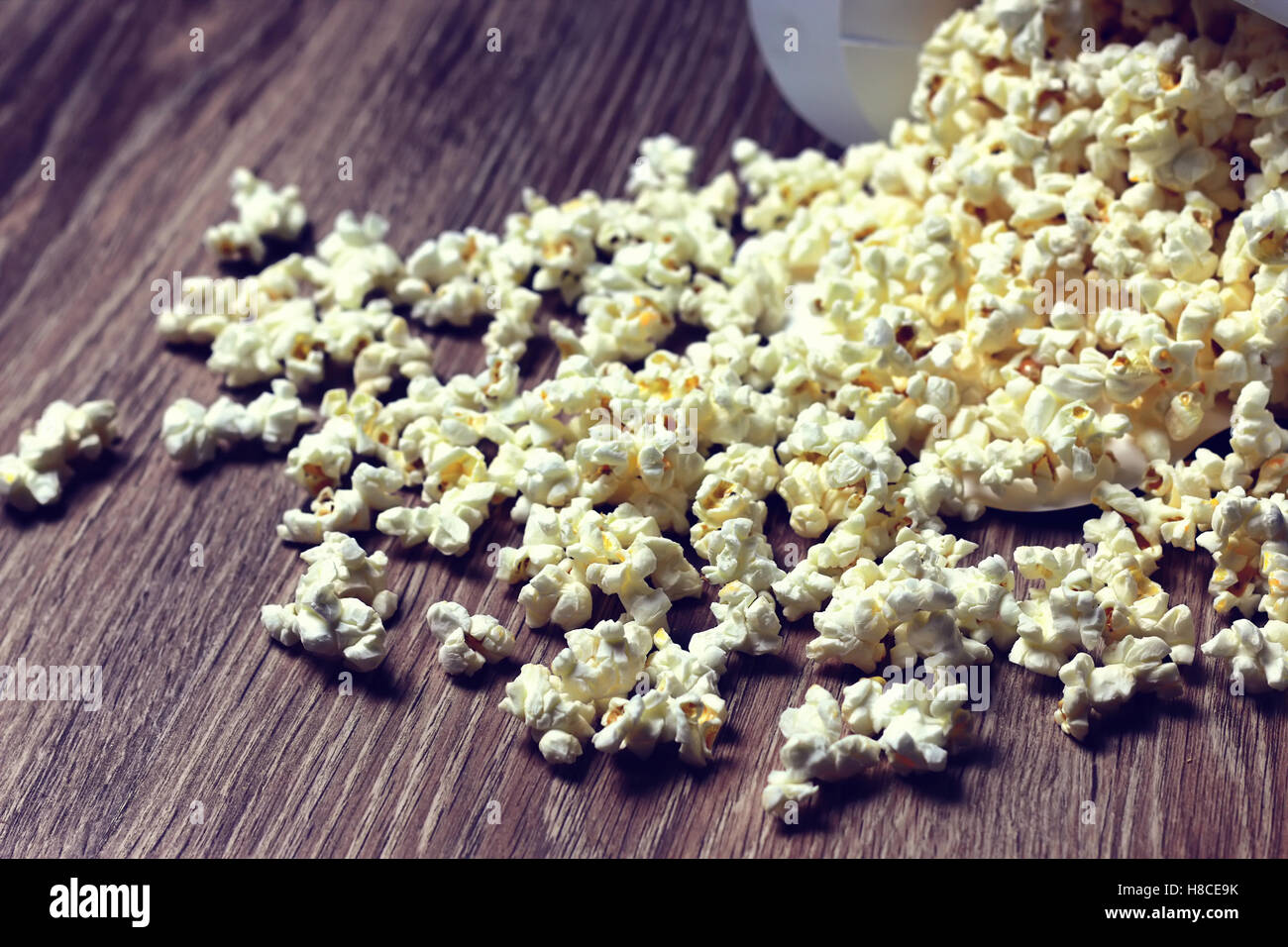 Movie popcorn spill nobody hi-res stock photography and images - Alamy