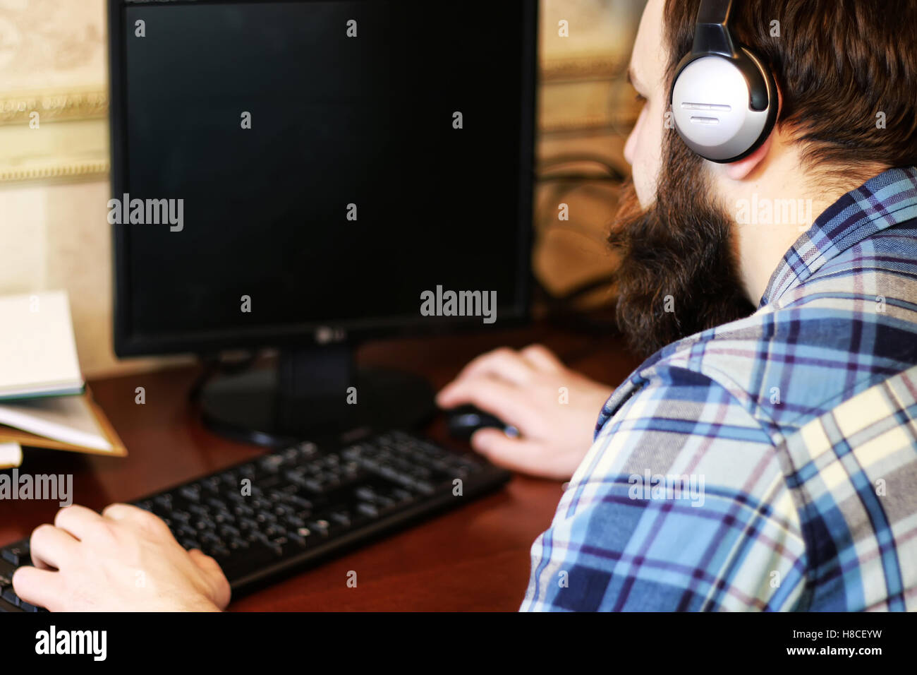 man play computer with headphones Stock Photo - Alamy