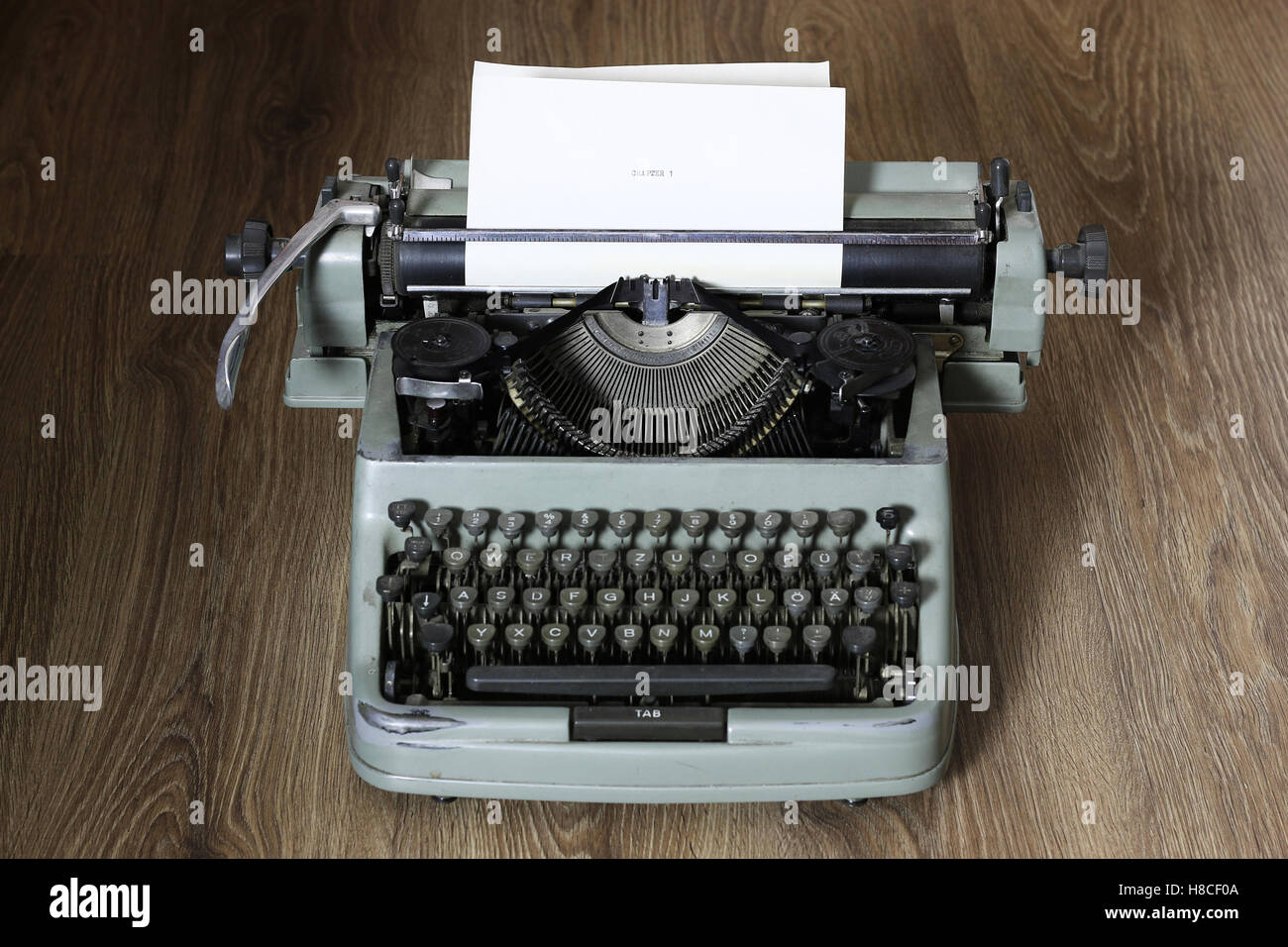 Vintage typewriter 1920s hi-res stock photography and images - Alamy
