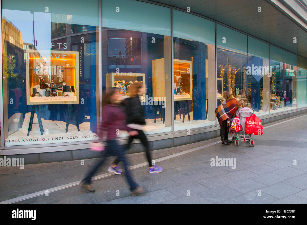 John lewis display window hi-res stock photography and images - Alamy
