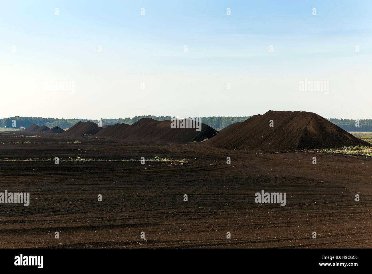 extraction of peat Stock Photo - Alamy
